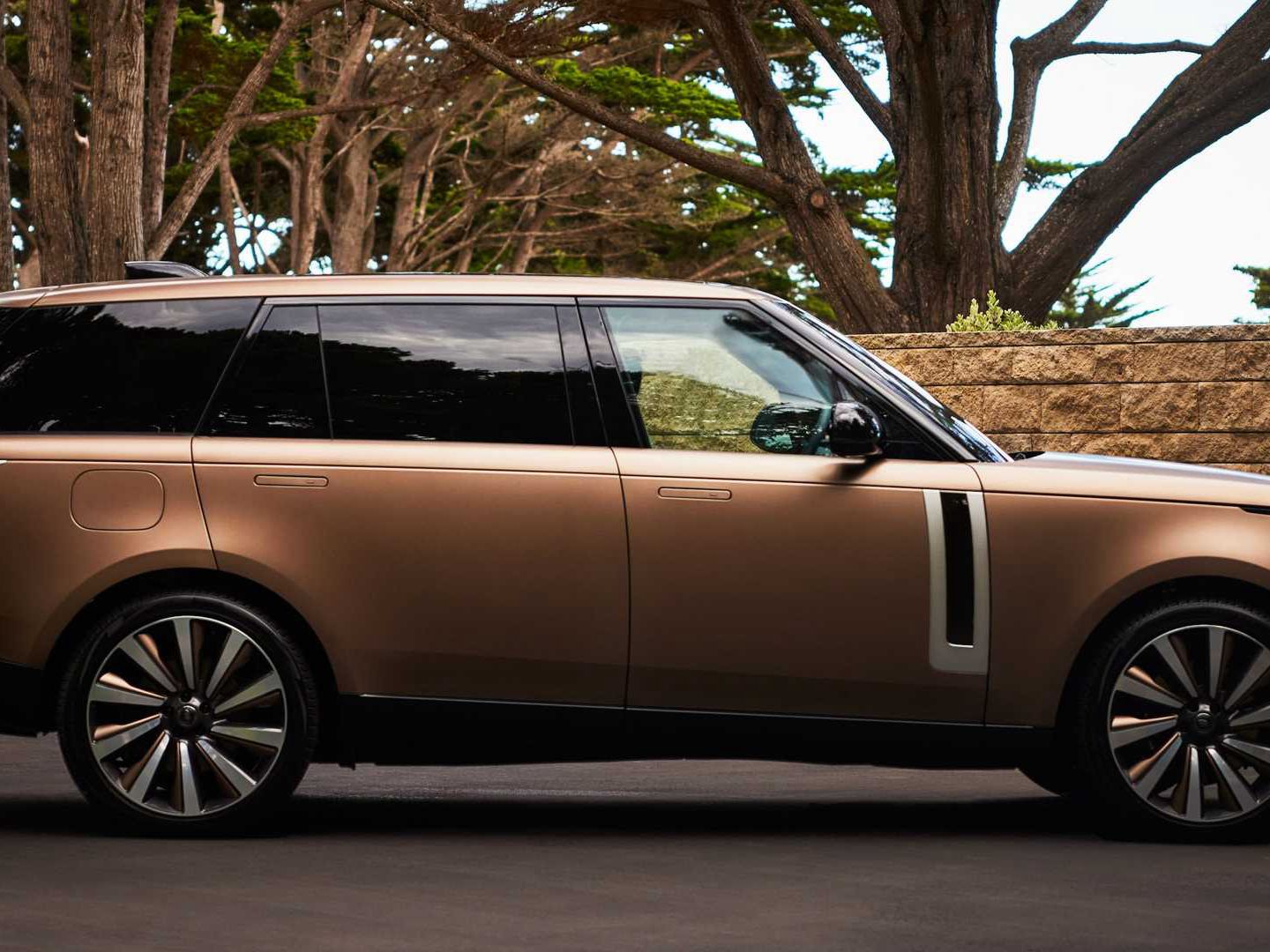 Land Rover 發表限量 17 部的「2023 Range Rover Sv Carmel Edition」 Sanjinoir 黑侍樂讀