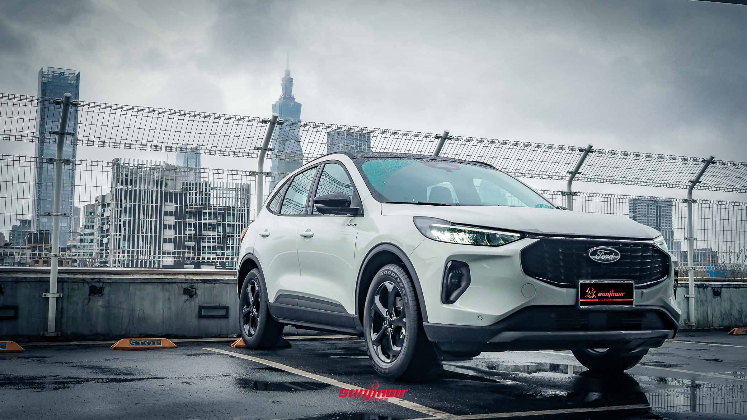 2025 FORD Kuga 1.5T Vignale溫莎曜影版試駕：為性價比的追求覓得一絲救贖 | SanjiNoir 黑侍樂讀