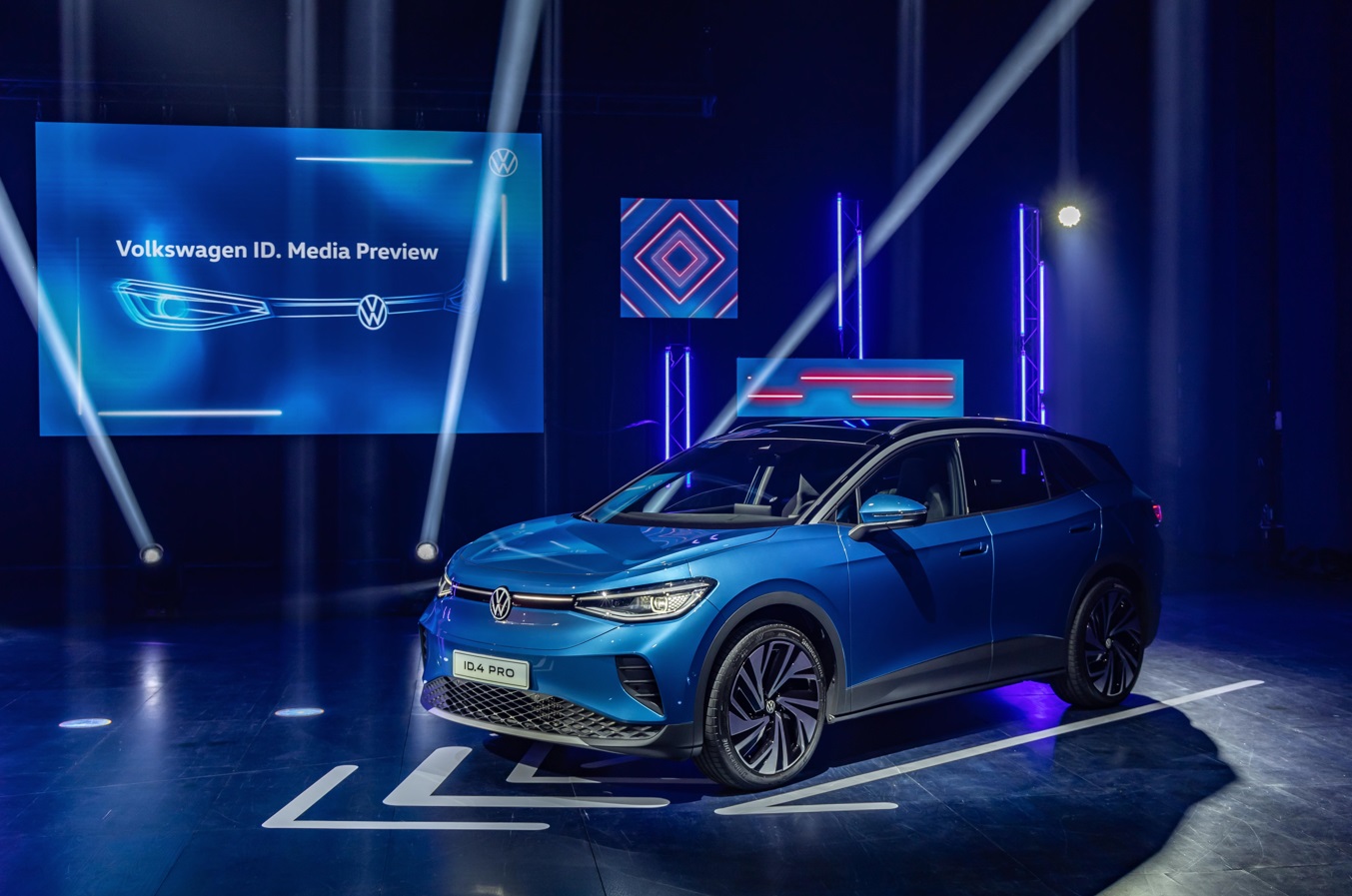 VW 純電休旅 ID.4 Pro、純電跑旅 ID.5 GTX 首度亮相 | SanjiNoir 黑侍樂讀