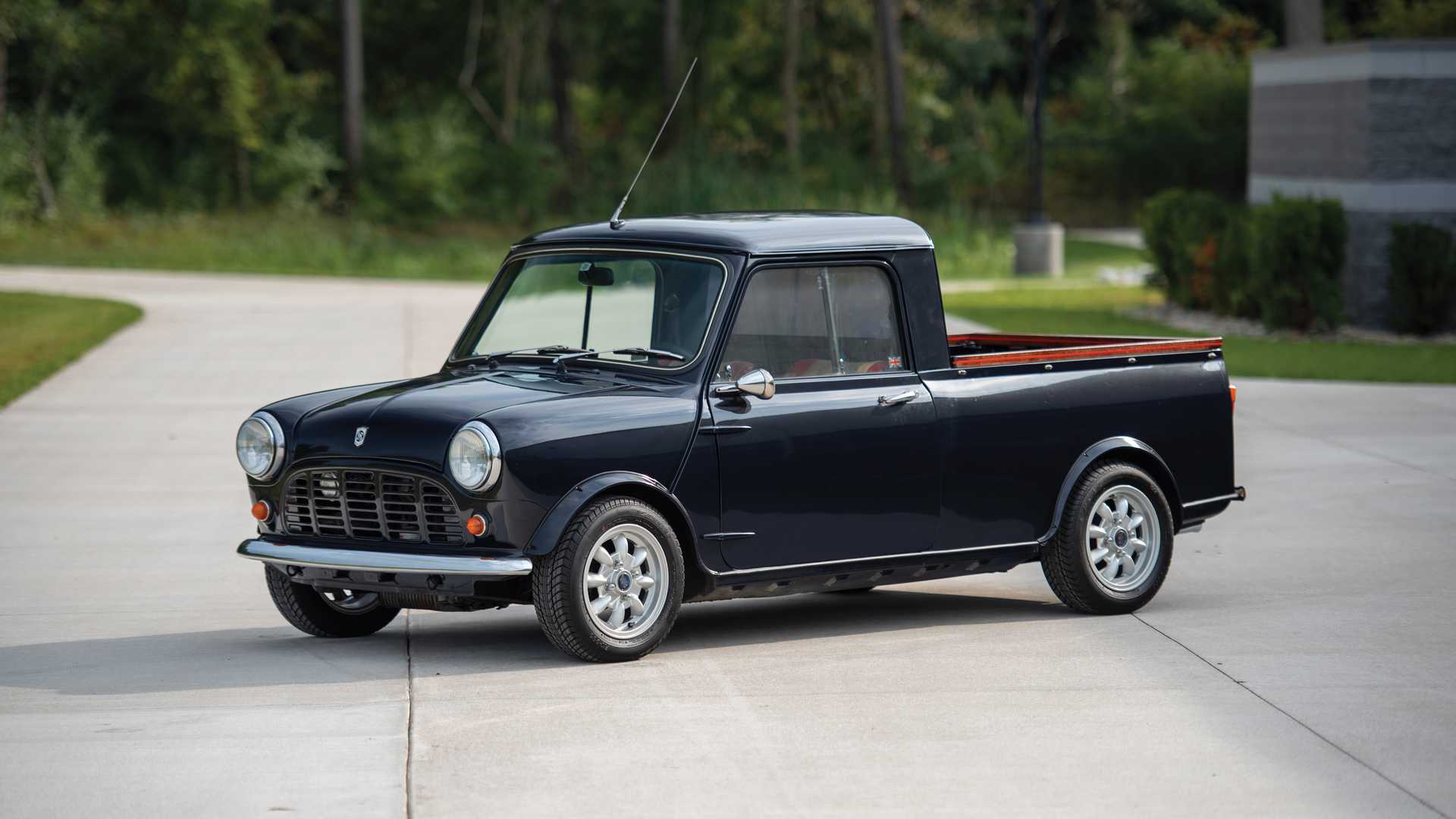 誰能比我可愛？1972 Austin Mini Pickup準備無底價拍賣 | SanjiNoir 黑侍樂讀