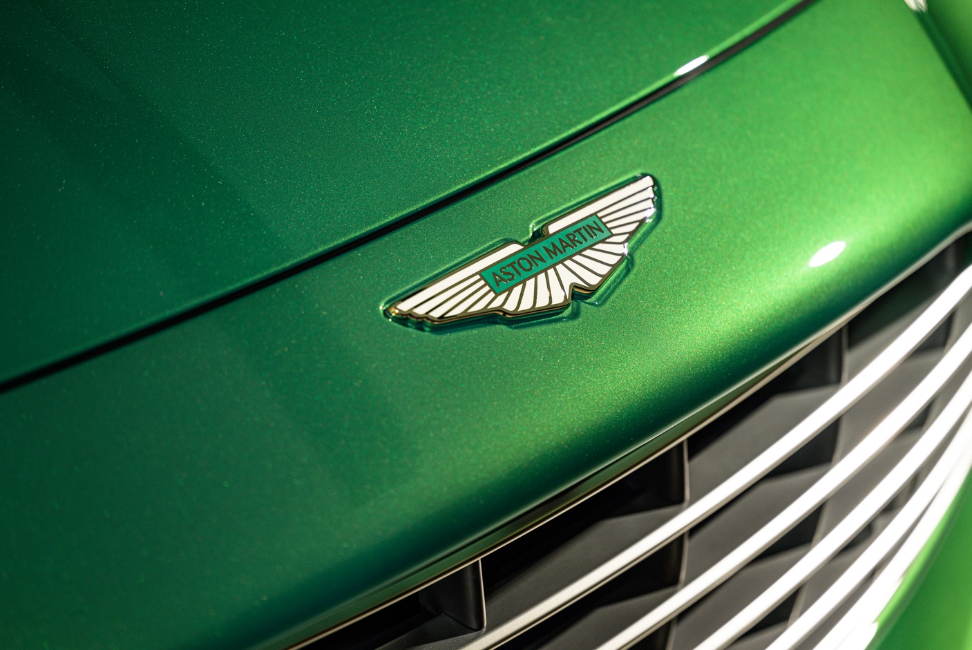 世界首輛 Super Tourer 全新Aston Martin DB12 正式登台 | SanjiNoir 黑侍樂讀