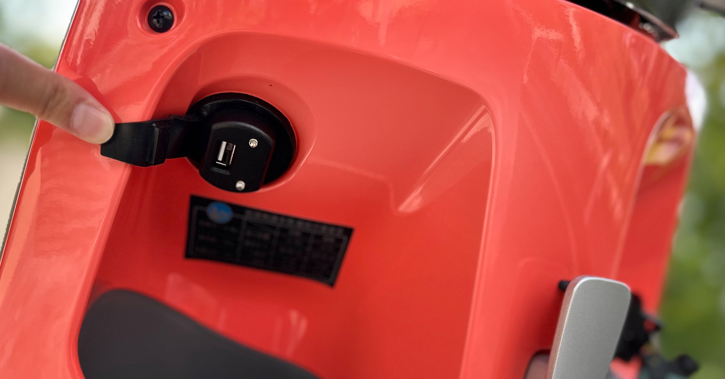 輕巧、自在出行！光陽 Ionex 3.0 新一代 i-One Air 輕型電動機車初體驗 | SanjiNoir 黑侍樂讀