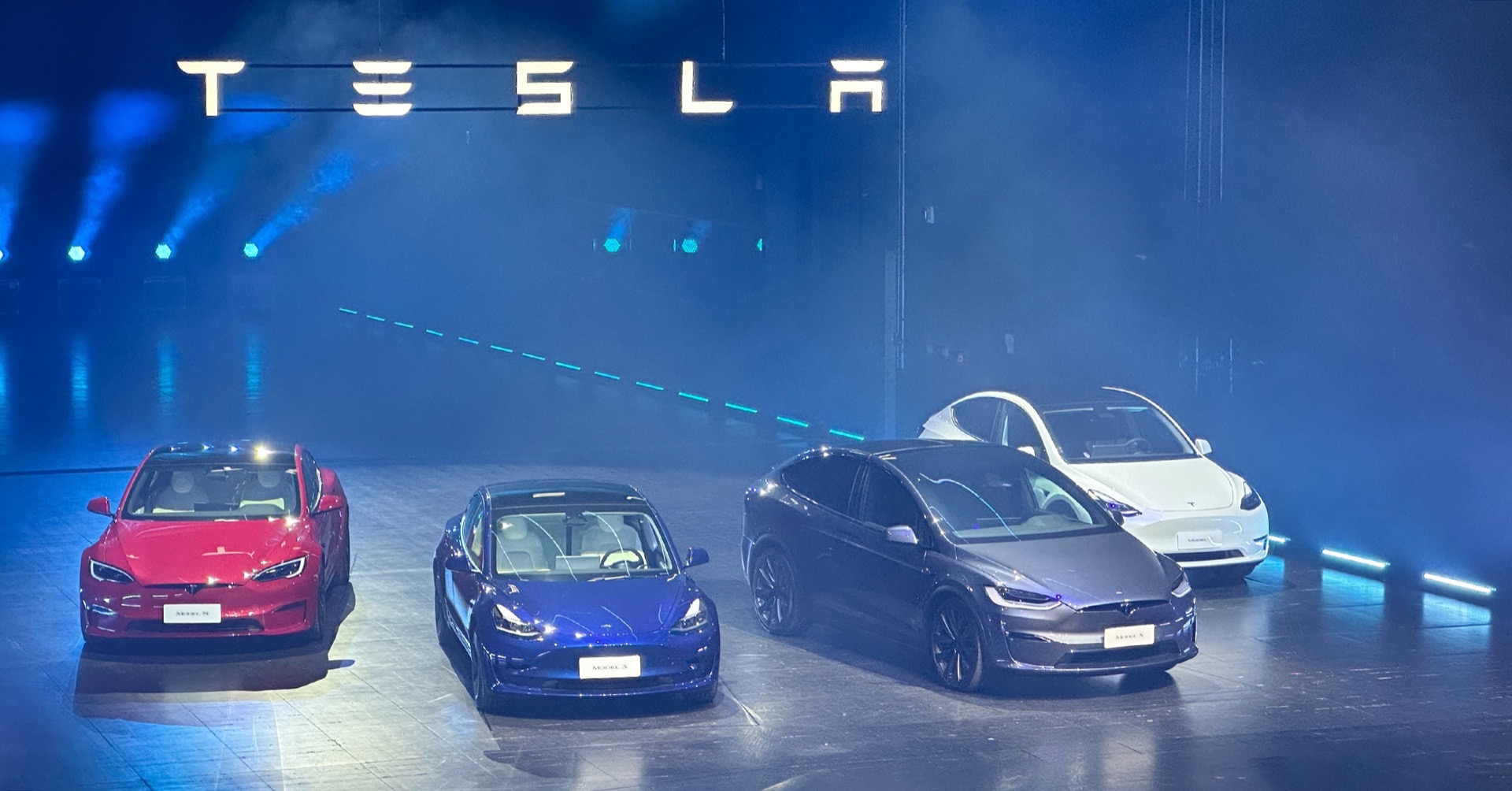 首批 Model Y 將於 12 5 交車!tesla 特斯拉 S3xy 四款車型首次齊聚亮相 Sanjinoir 黑侍樂讀